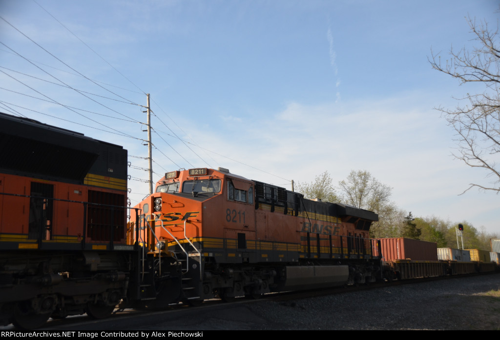 BNSF 8211
